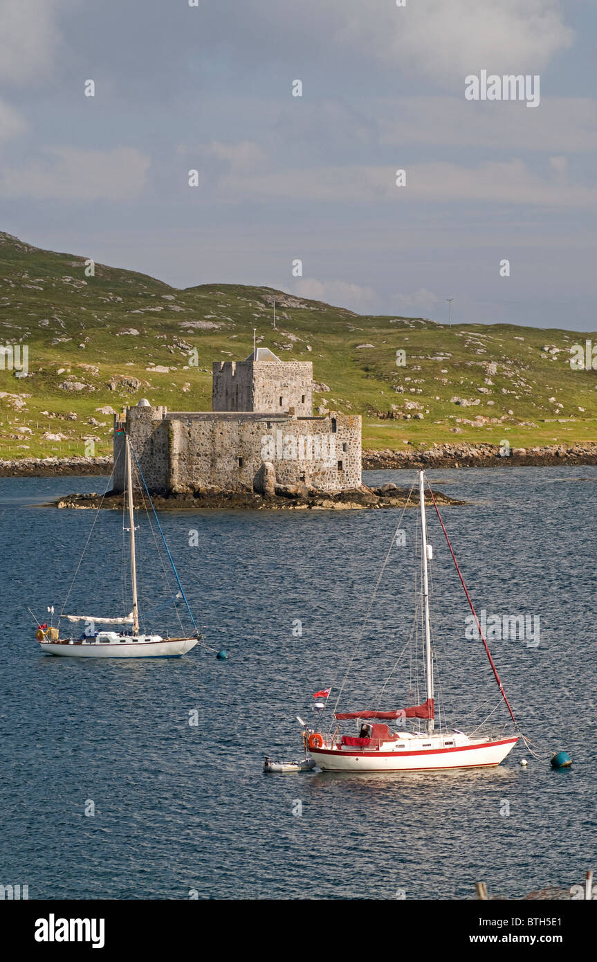 Kisimul Castle, home of the Clan MacRae in Castlebay, Isle of Barra ...