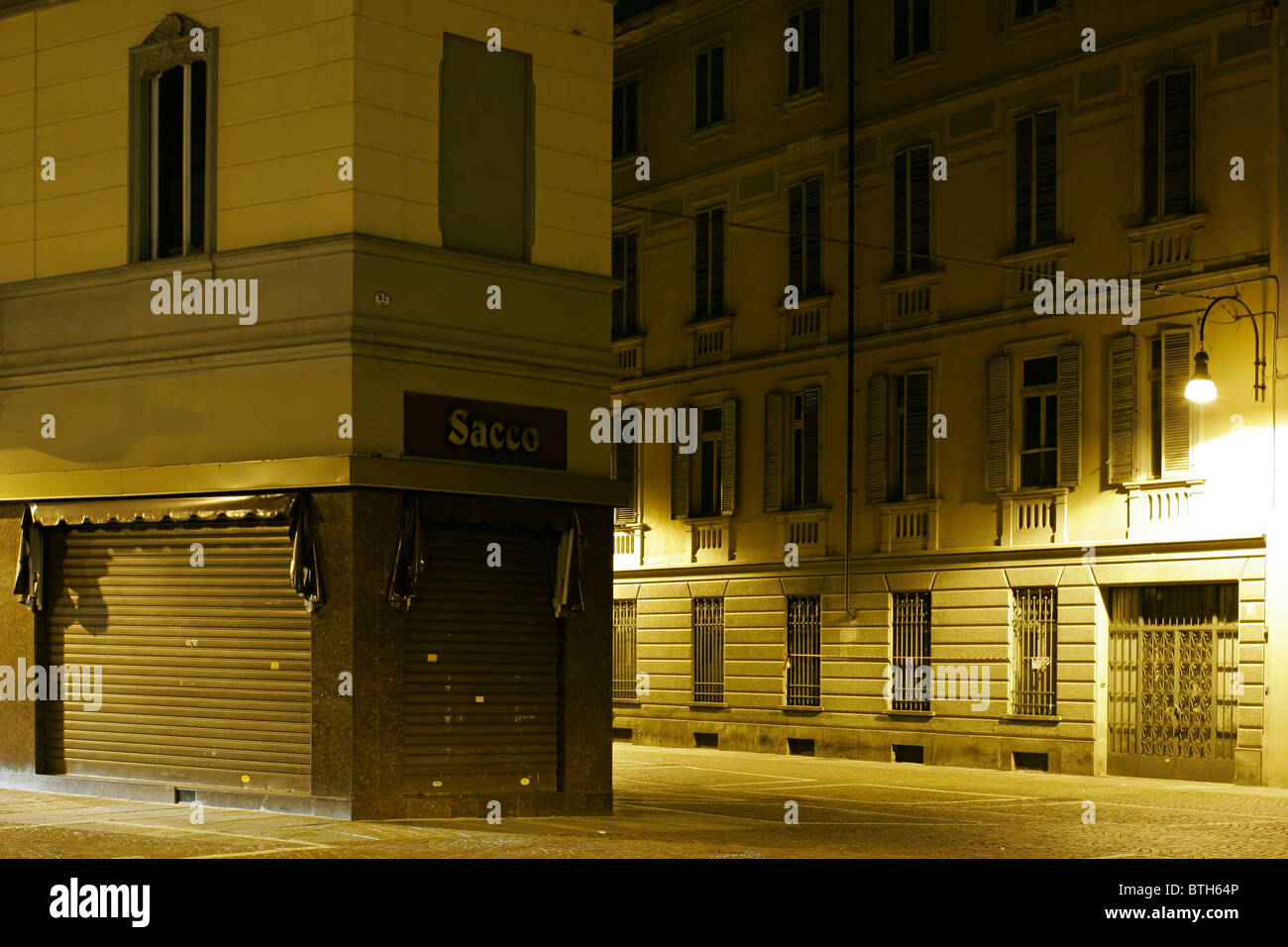 Quartiere residenziale torino italia hi-res stock photography and ...