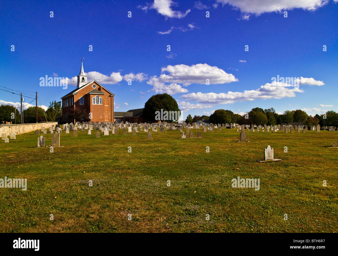 Church cemetery hi-res stock photography and images - Alamy