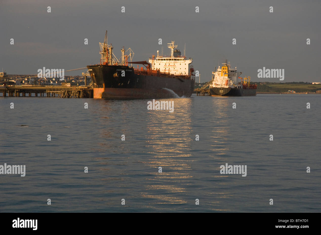 Tanker Berth Stock Photos & Tanker Berth Stock Images - Alamy