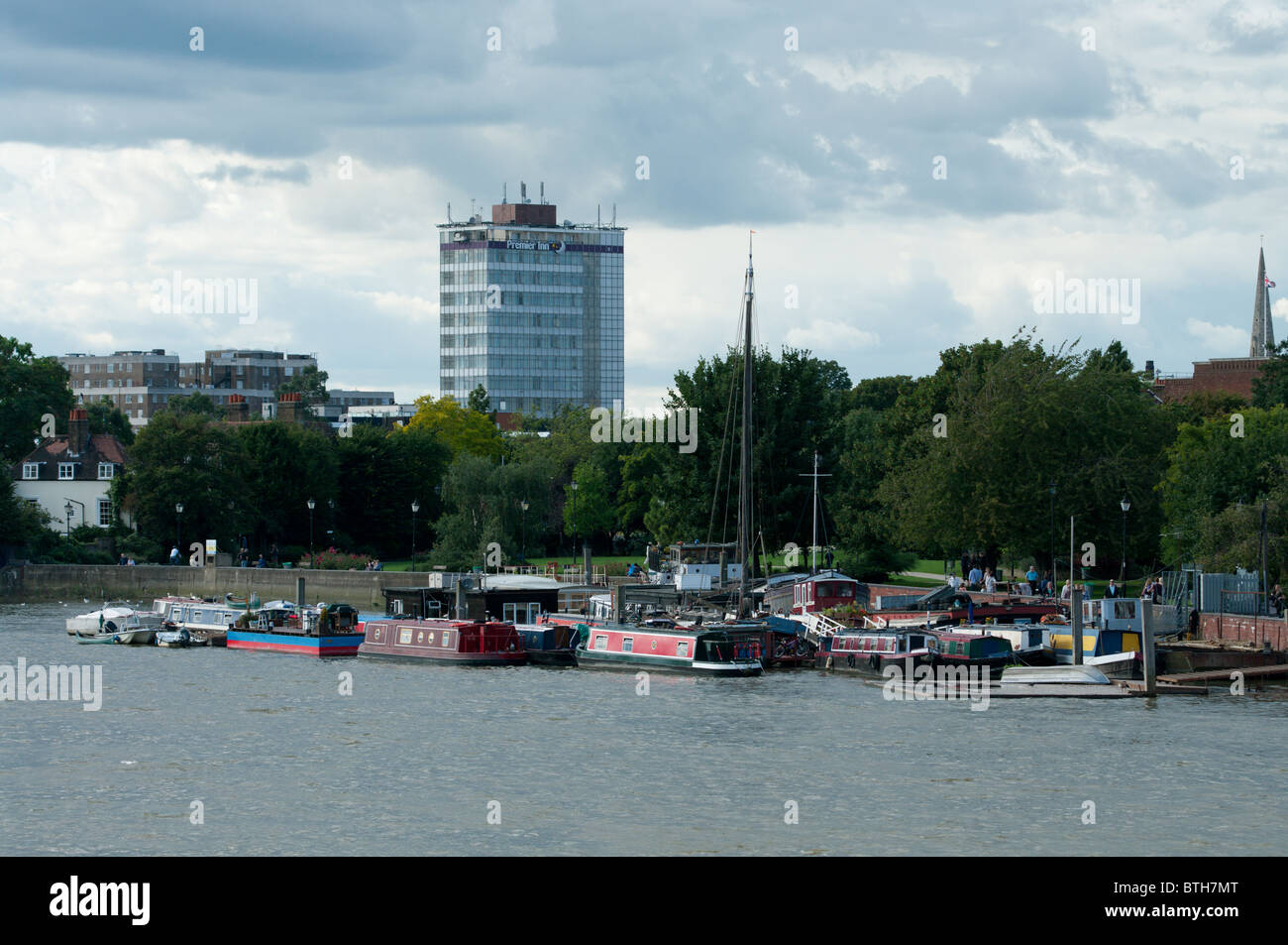 Hammersmith river thames hi-res stock photography and images - Alamy