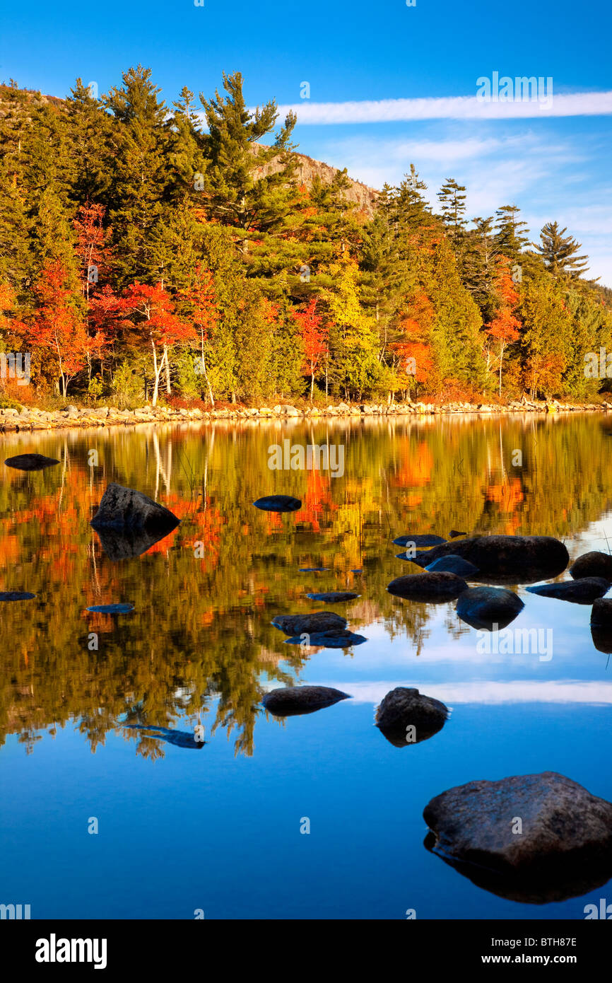 Early autumn morning at Jordan Pond in Acadia National Park, Maine USA ...