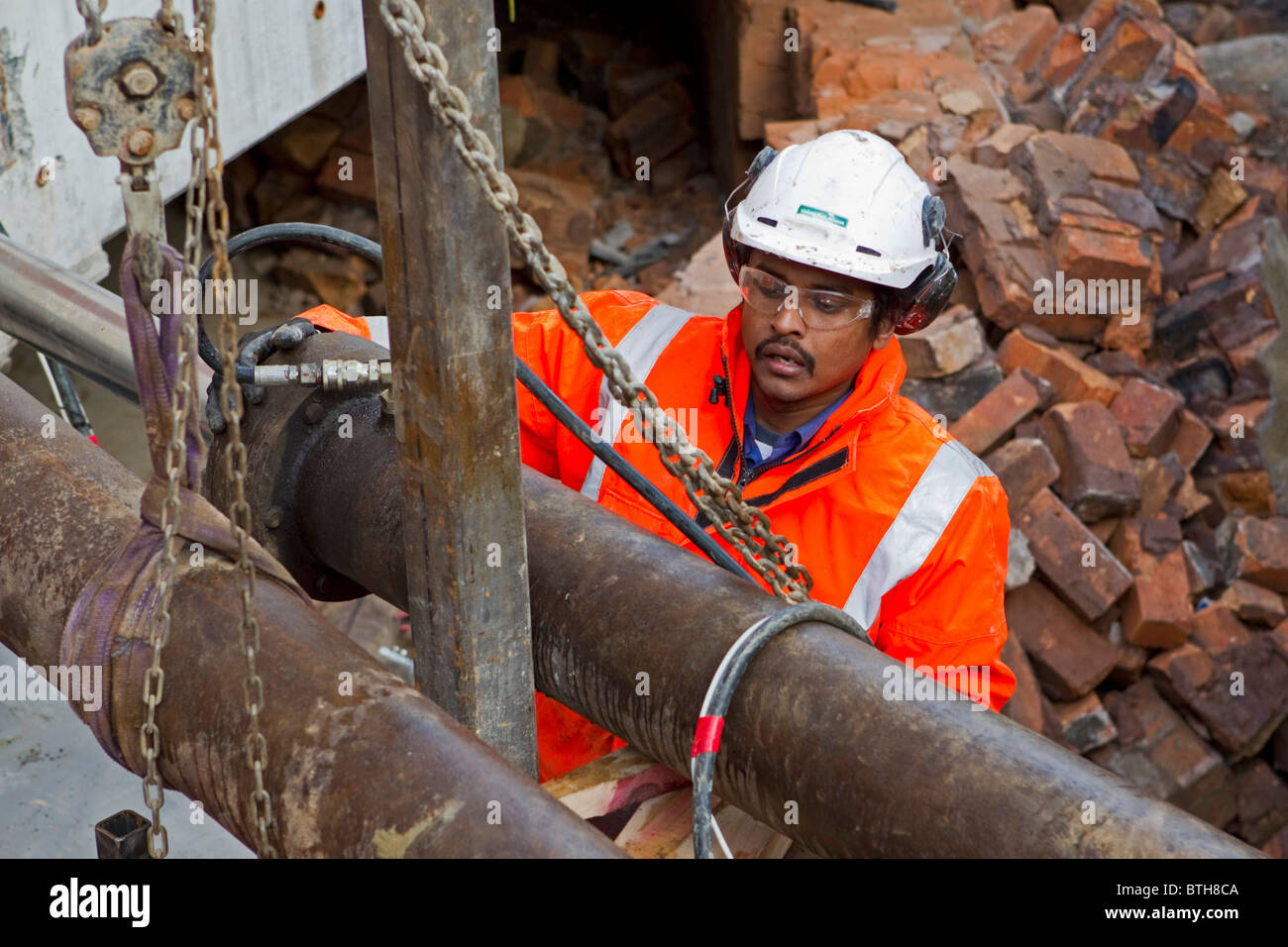 Engineers install hydraulic rams to relocate the 124-year-old Rob Roy ...