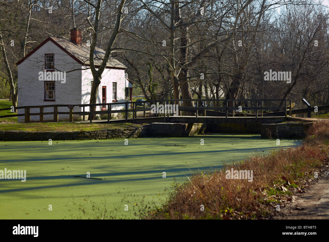 Canal side house exterior High Resolution Stock Photography and Images ...