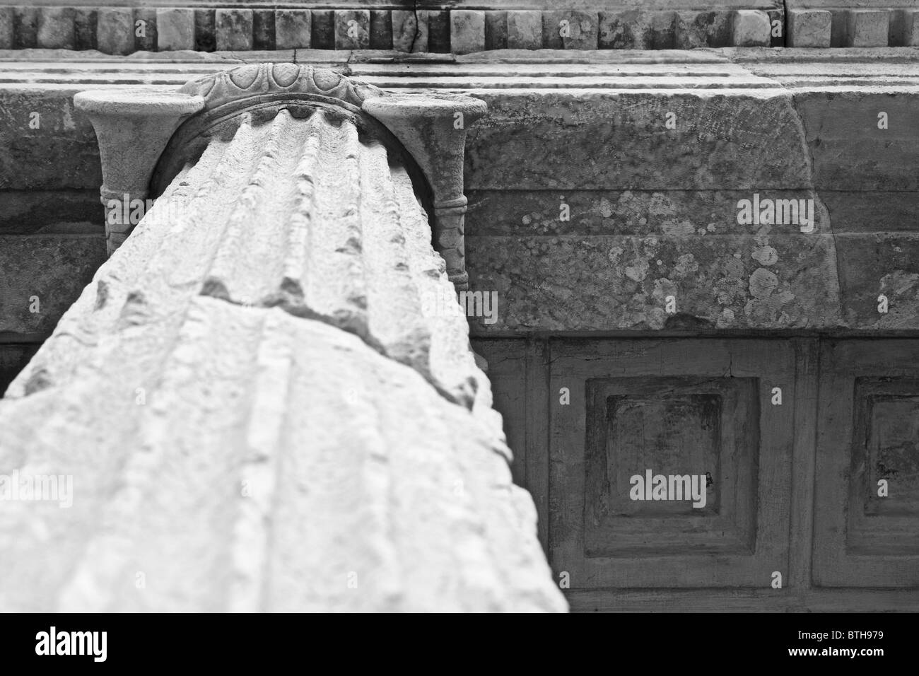 Close up columns in classic hi-res stock photography and images - Alamy