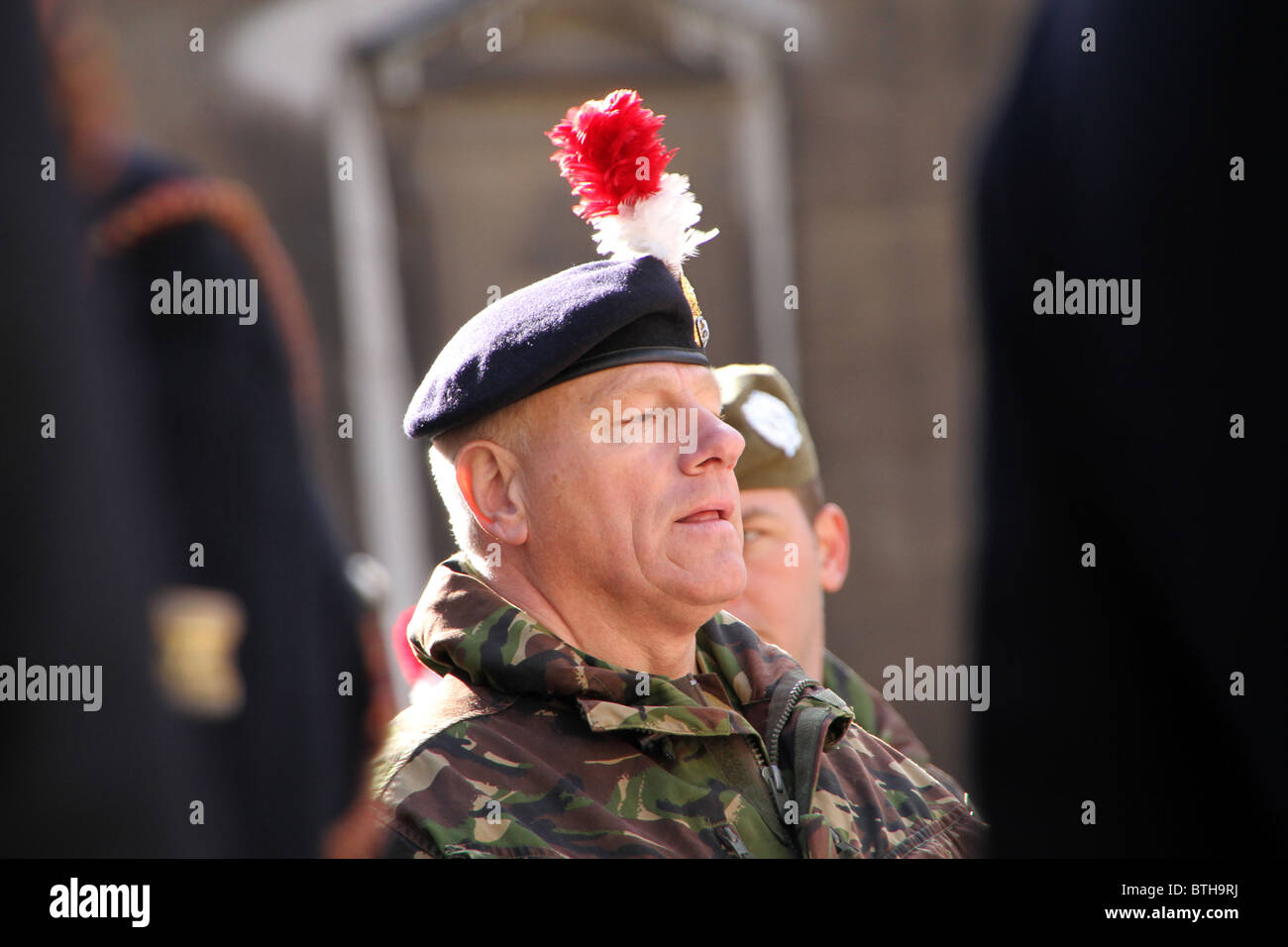 A soldier from the London Regiment stands to attention on parade Stock ...
