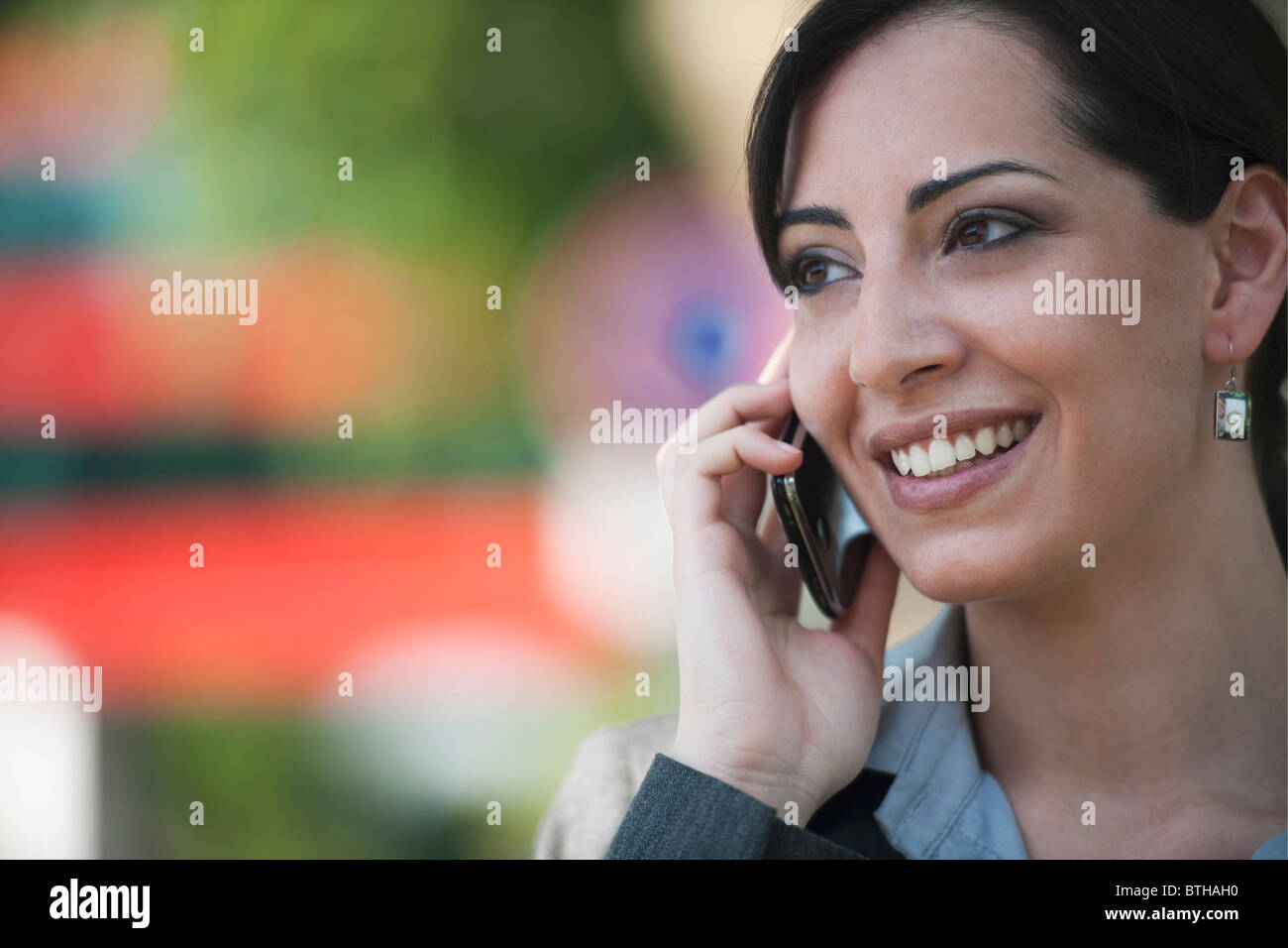 Young woman on smartphone Stock Photo - Alamy