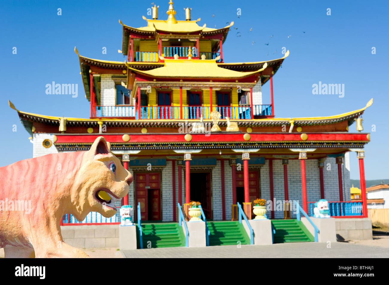 a plaster tiger in front of a buddhist temple Stock Photo - Alamy