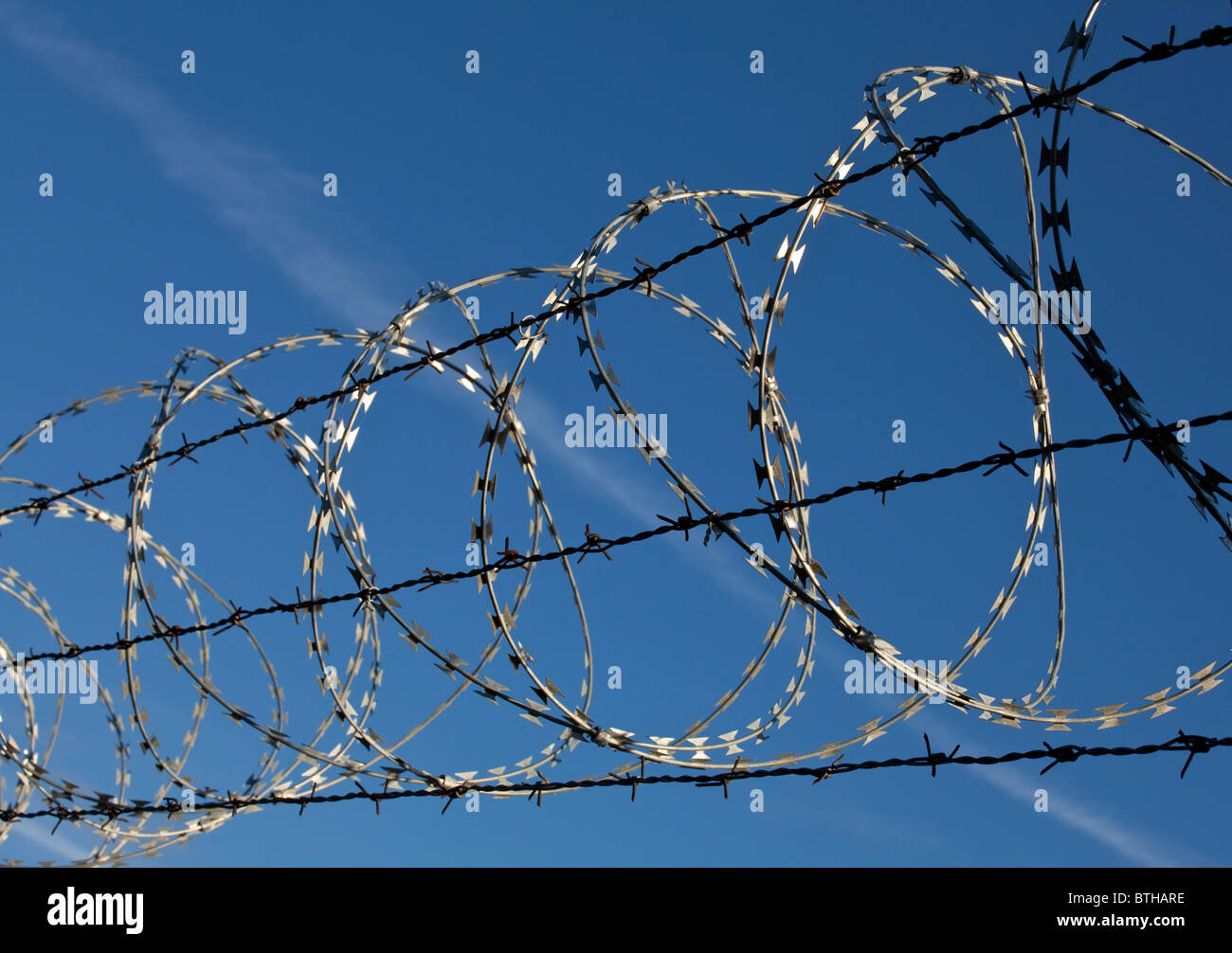Razor barbed wire hi-res stock photography and images - Alamy