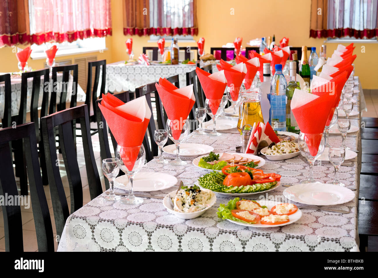 a laid restaurant table for a big banquet Stock Photo - Alamy