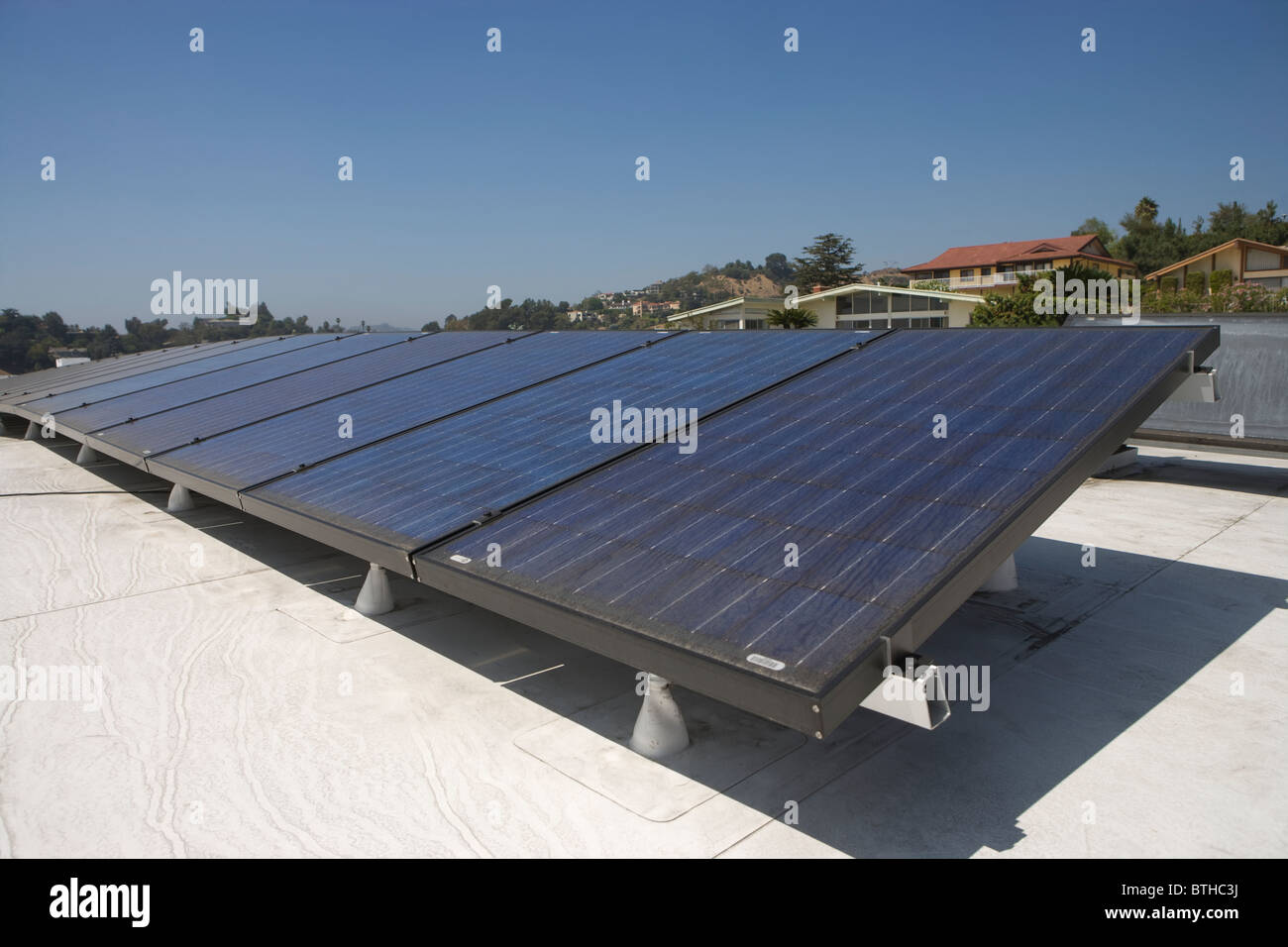 Solar array on rooftop in Los Angeles, California Stock Photo - Alamy