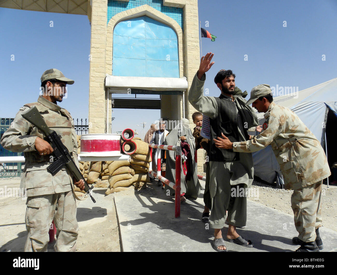 Body search hi-res stock photography and images - Alamy