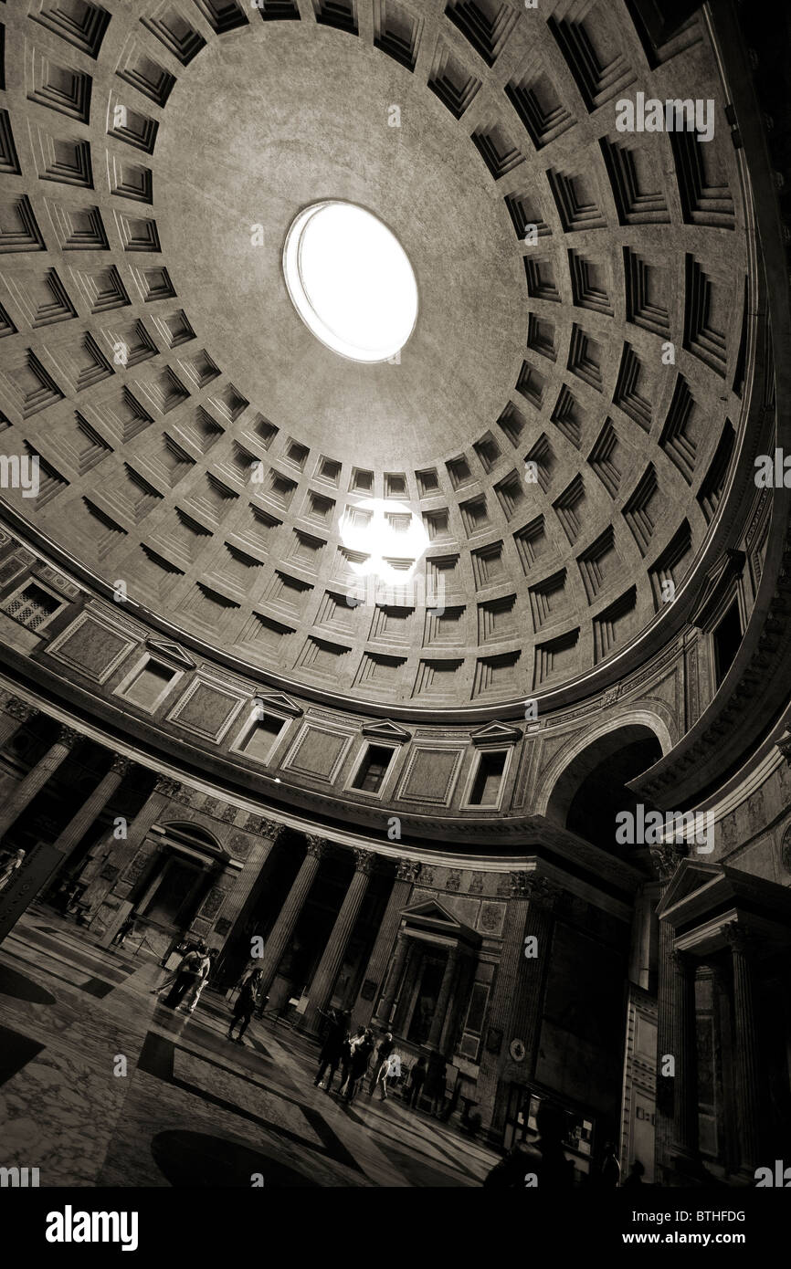 Rome pantheon interior god hi-res stock photography and images - Alamy