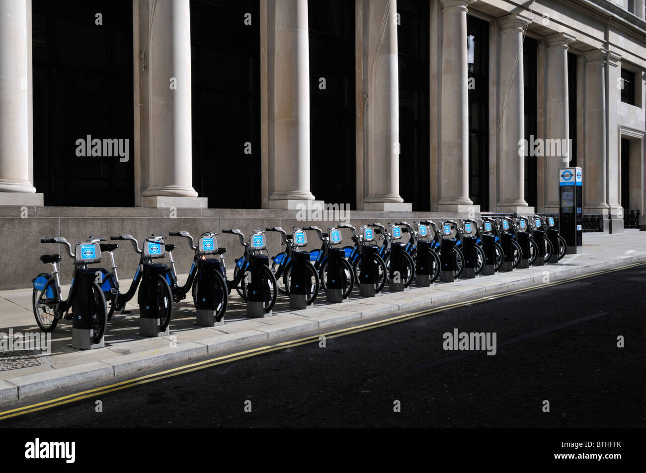 Tfl cycle scheme hi-res stock photography and images - Alamy
