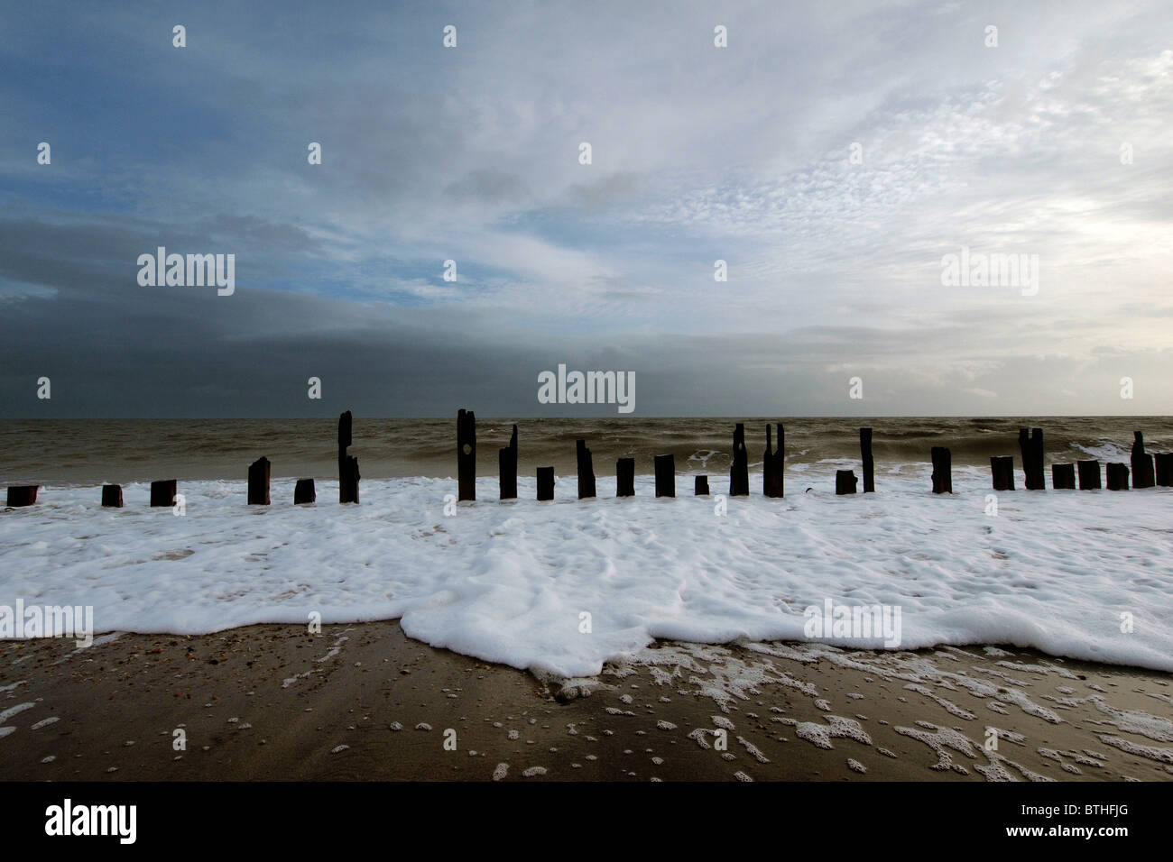 Groynes on shingle beach hi-res stock photography and images - Alamy