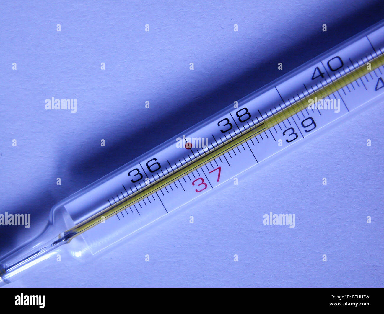 Clinical thermometers hi-res stock photography and images - Alamy