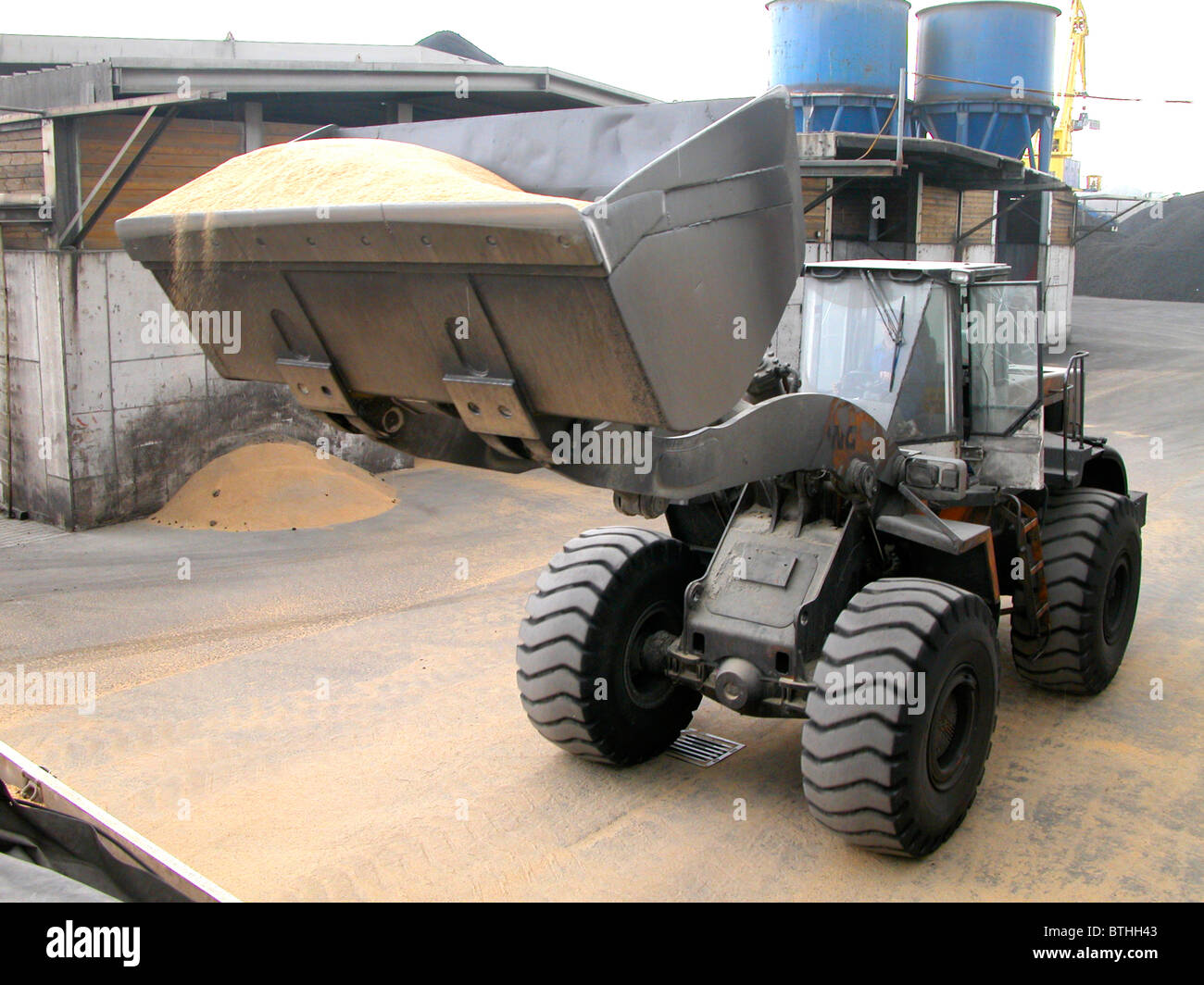 Grain lorries hi-res stock photography and images - Alamy