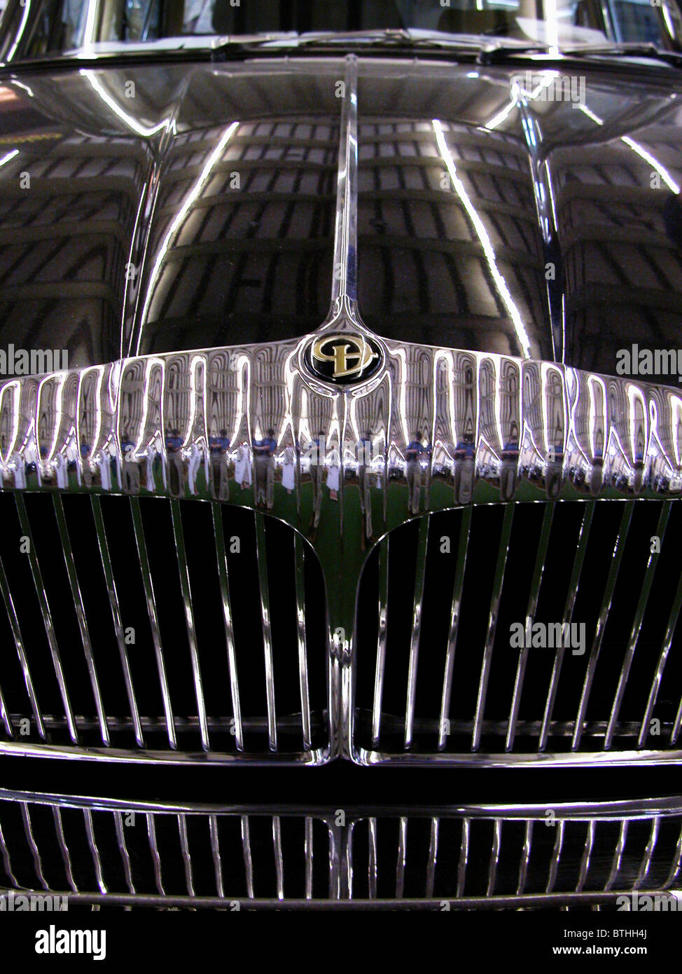 Daimler radiator hi-res stock photography and images - Alamy