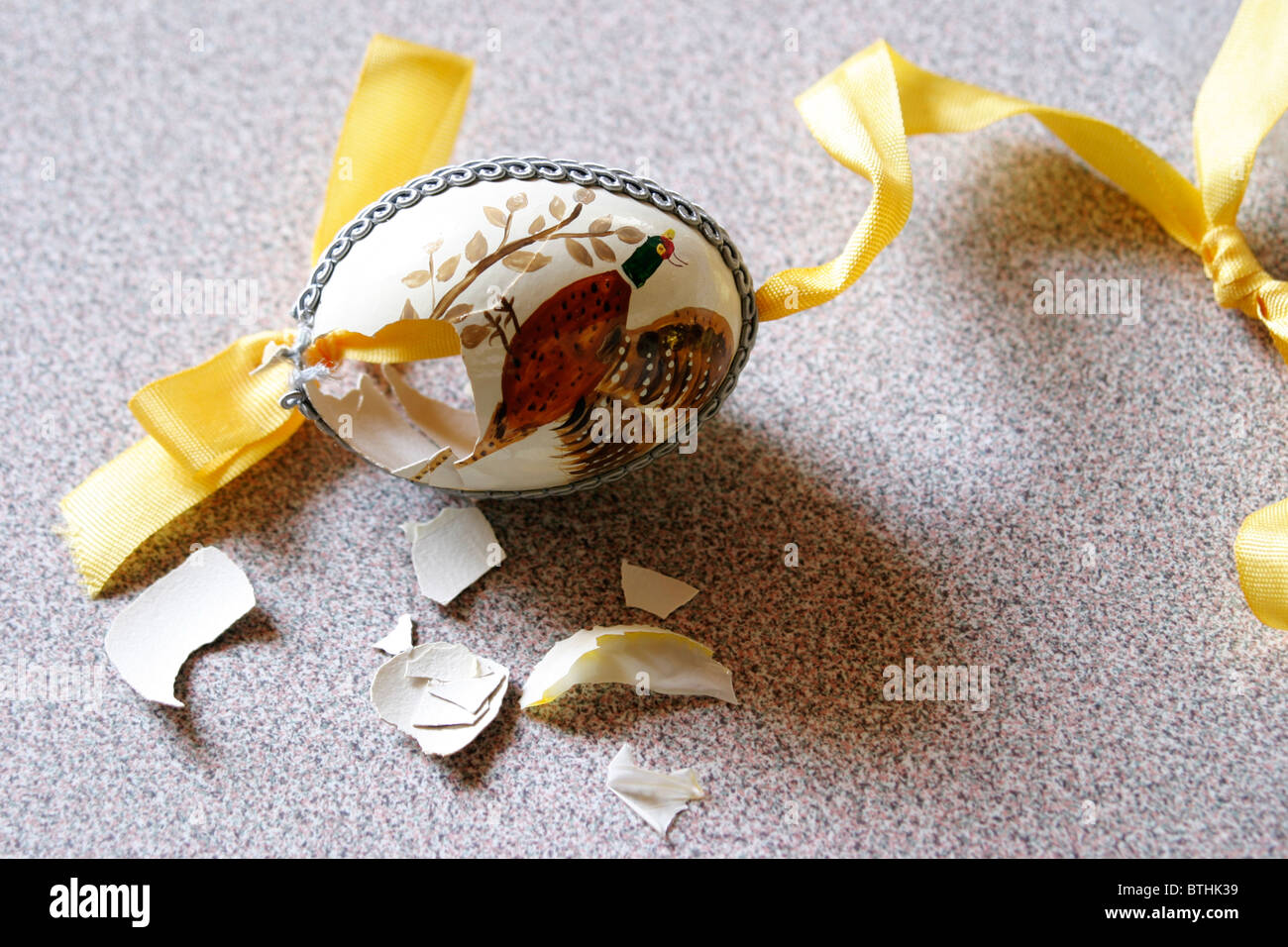 broken easter egg Stock Photo - Alamy