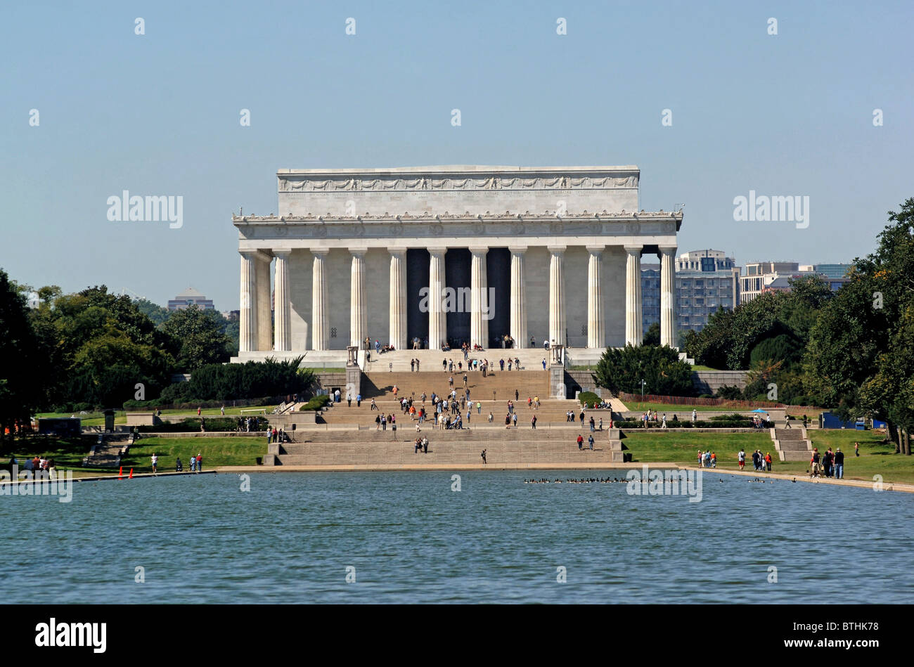 The Lincoln Memorial and the Reflecting Pool at the National Mall ...