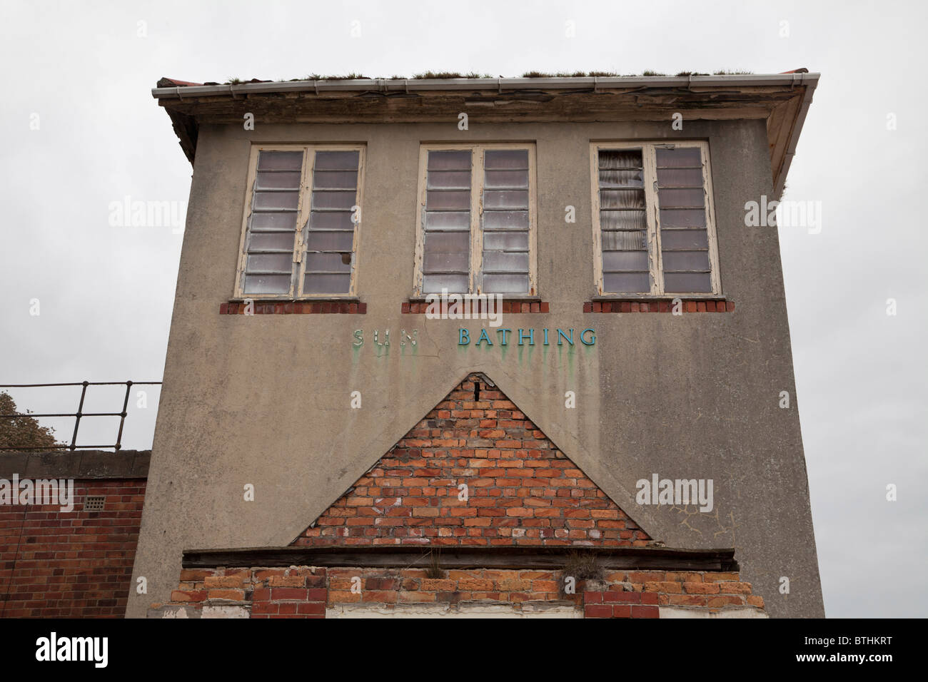 Sun bathing building hi-res stock photography and images - Alamy