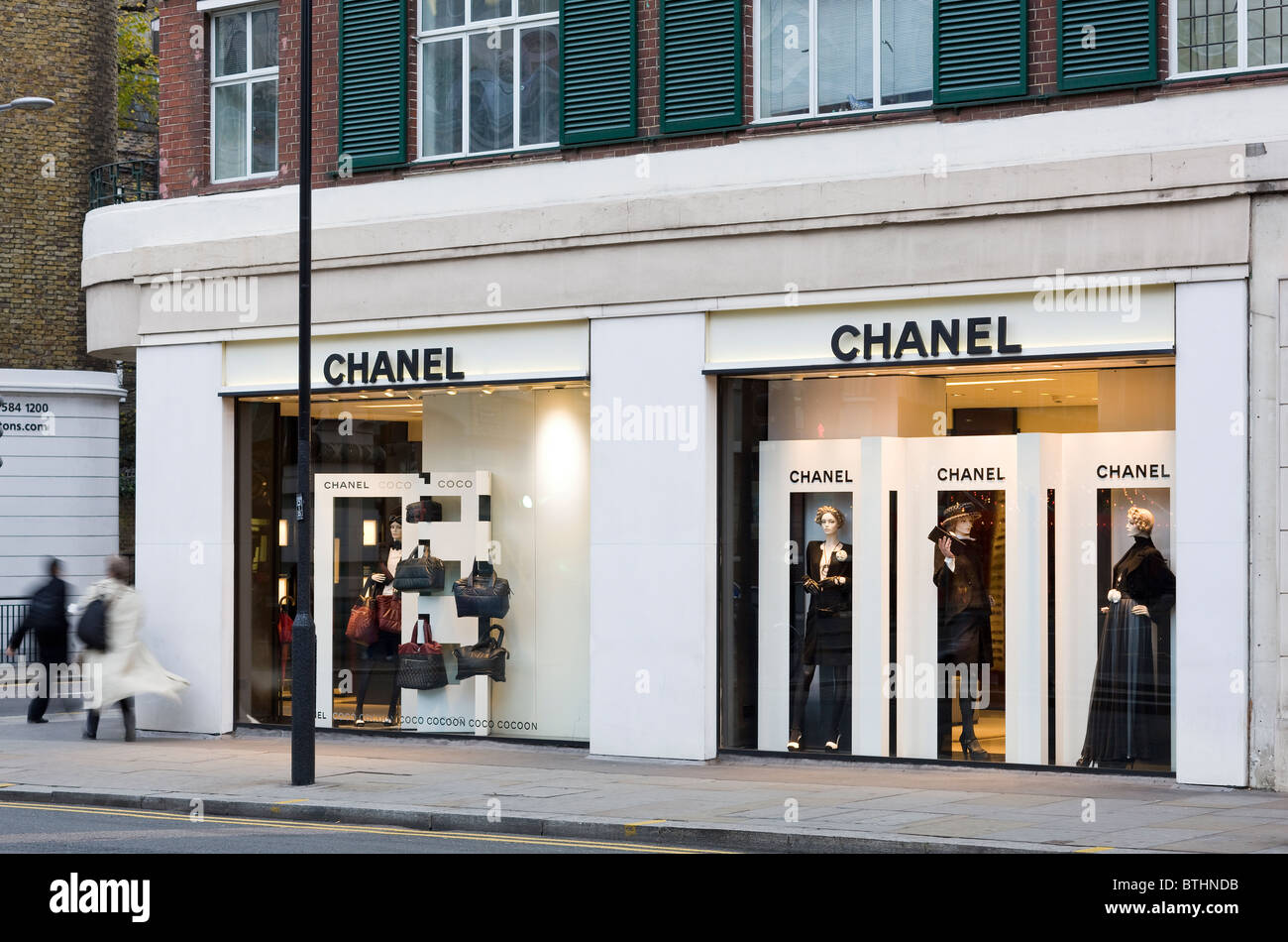 Chanel retail store Stock Photo - Alamy