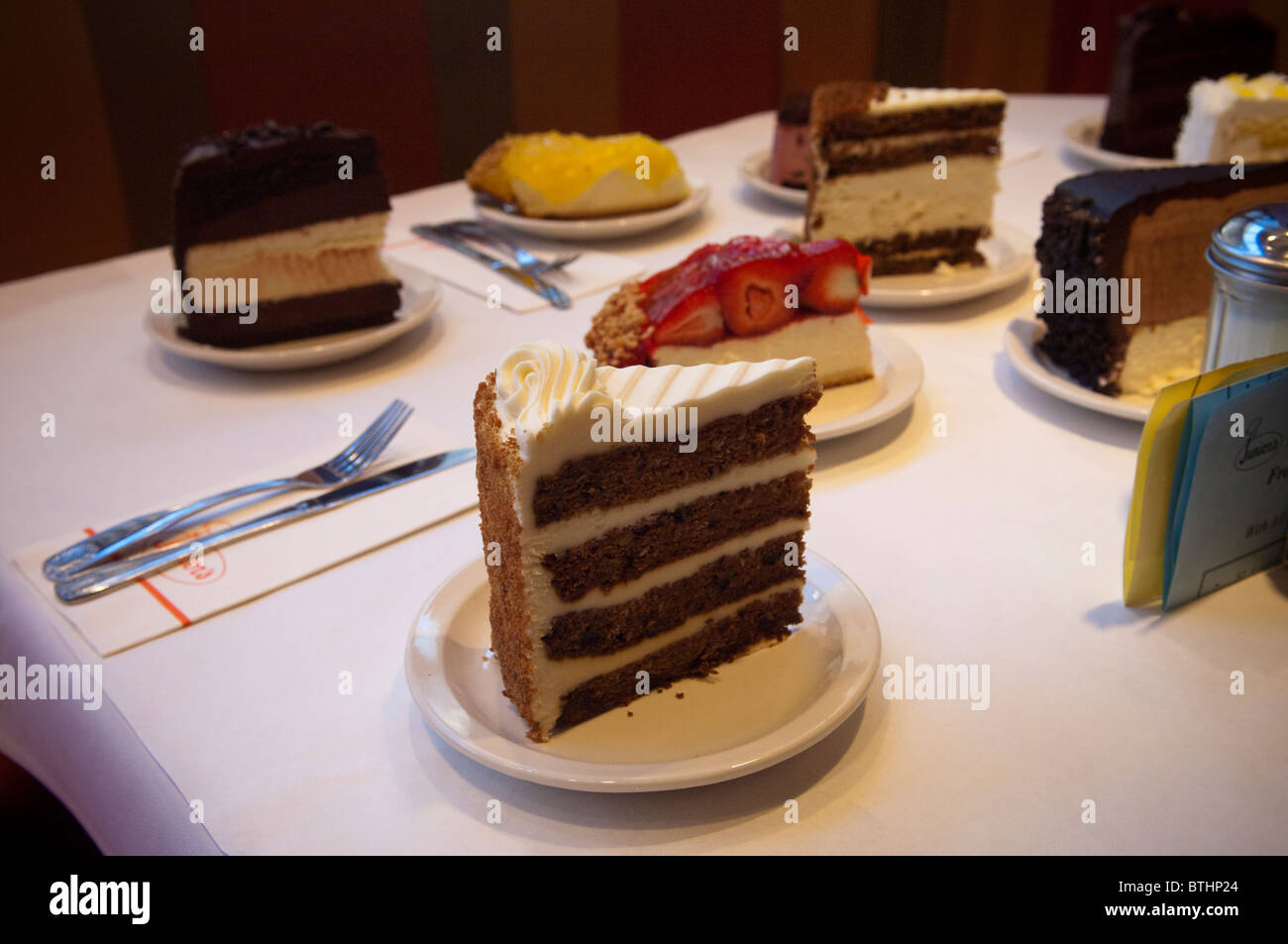 Junior's cheesecake brooklyn hi-res stock photography and images - Alamy