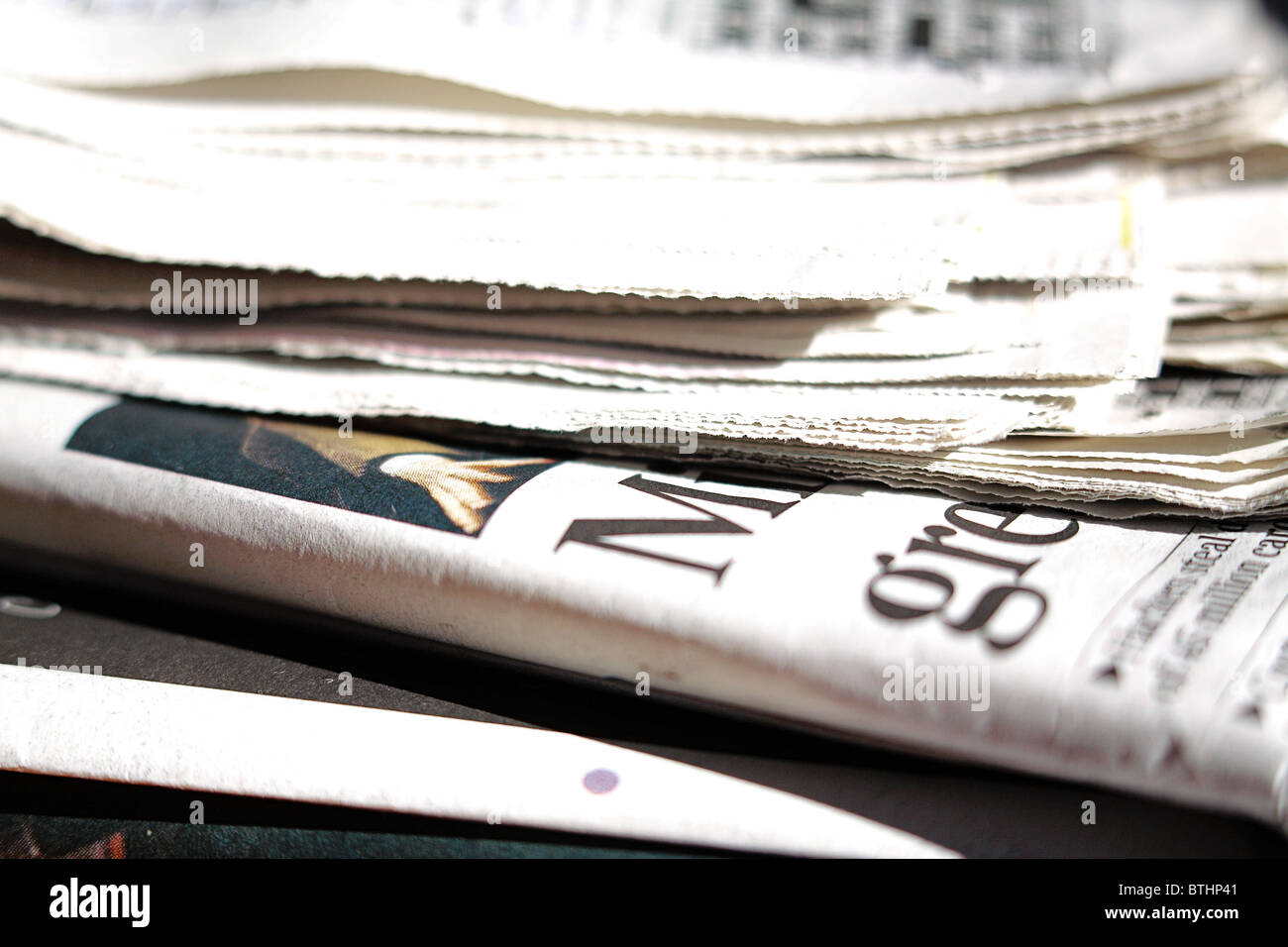 Detail front page newspaper hi-res stock photography and images - Alamy