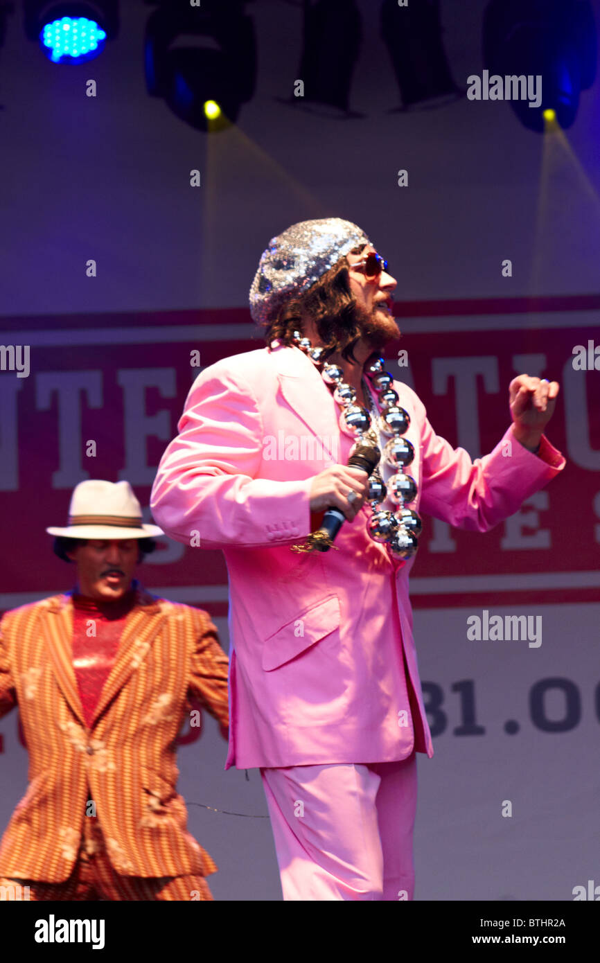 The Cuban Brothers perform at the NFL fan rally in Trafalgar Square ...