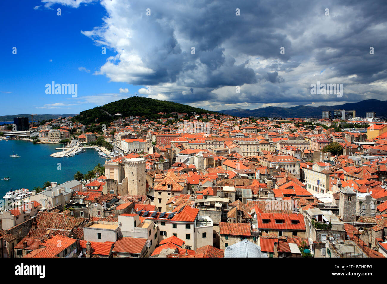 Split water view hi-res stock photography and images - Alamy