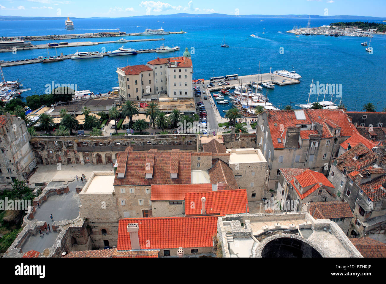 Split water view hi-res stock photography and images - Alamy