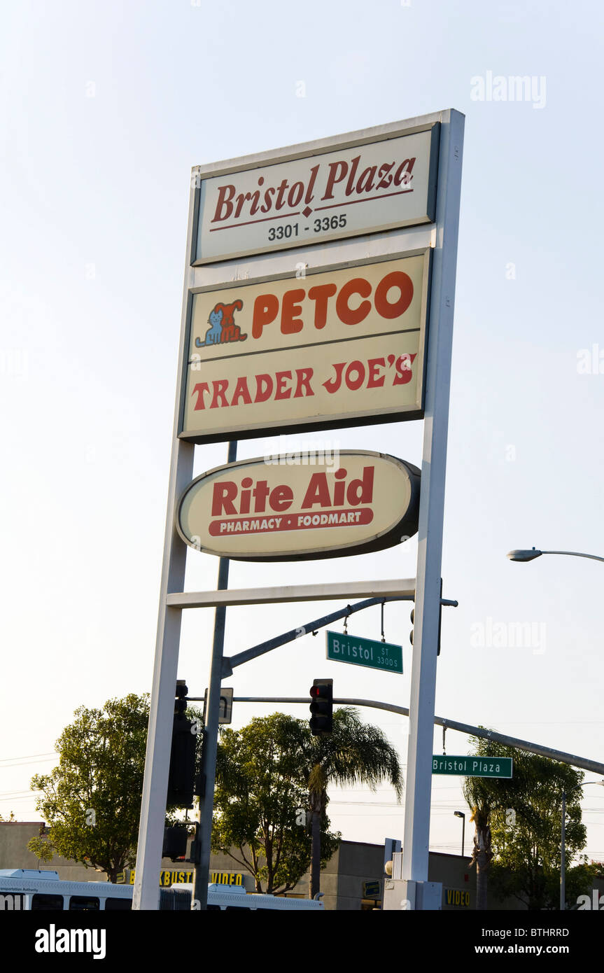 Petco store hi-res stock photography and images - Alamy