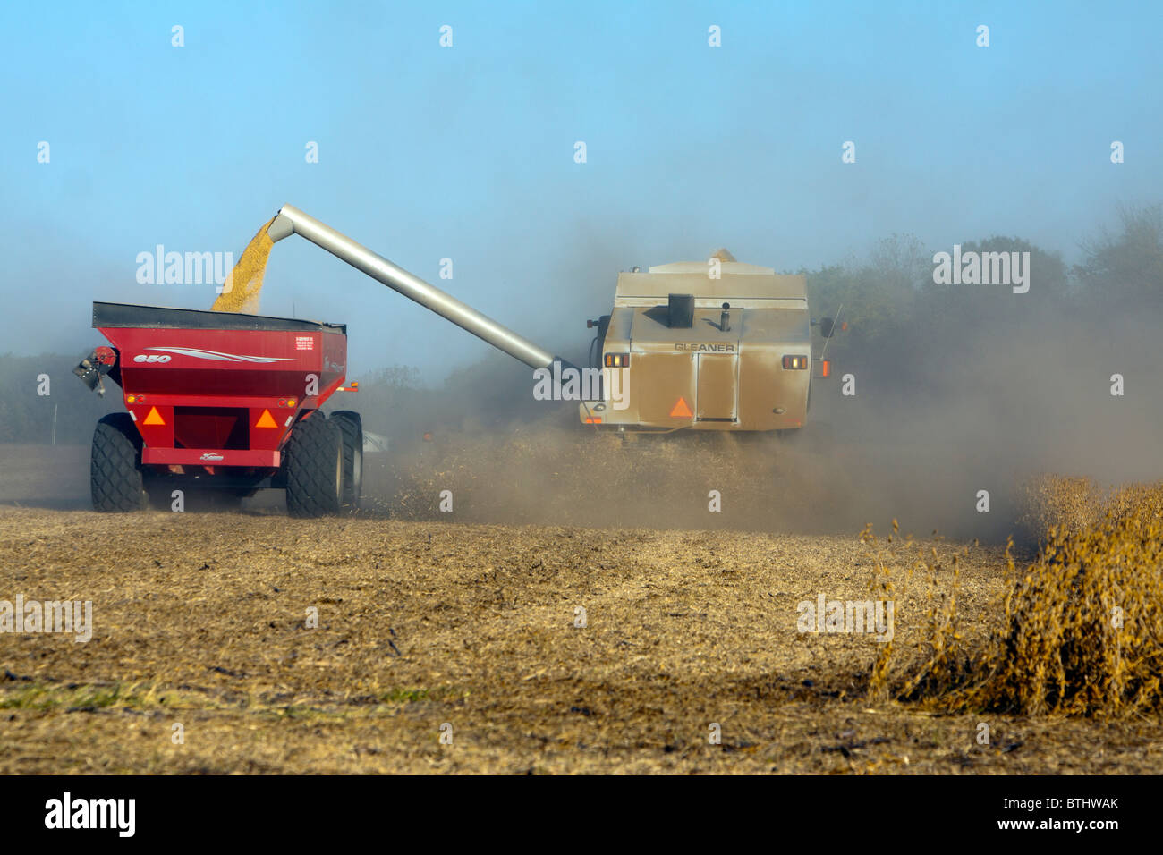 A combine harvesting soybeans in Illinois Stock Photo - Alamy