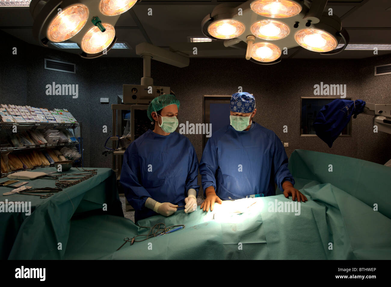 Doctors performing surgery in operating room Stock Photo - Alamy