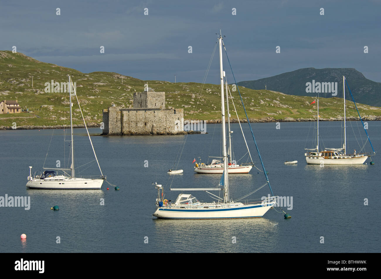Kisimul Castle, home of the Clan MacRae in Castlebay, Isle of Barra ...
