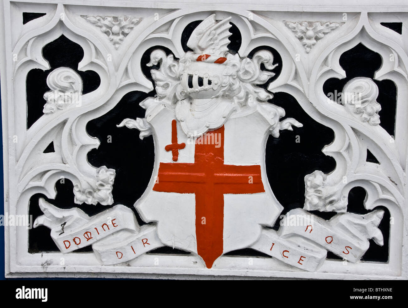 London coat arms on tower hi-res stock photography and images - Alamy