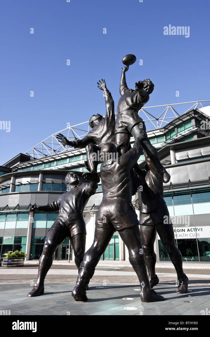 Statues outside twickenham hi-res stock photography and images - Alamy