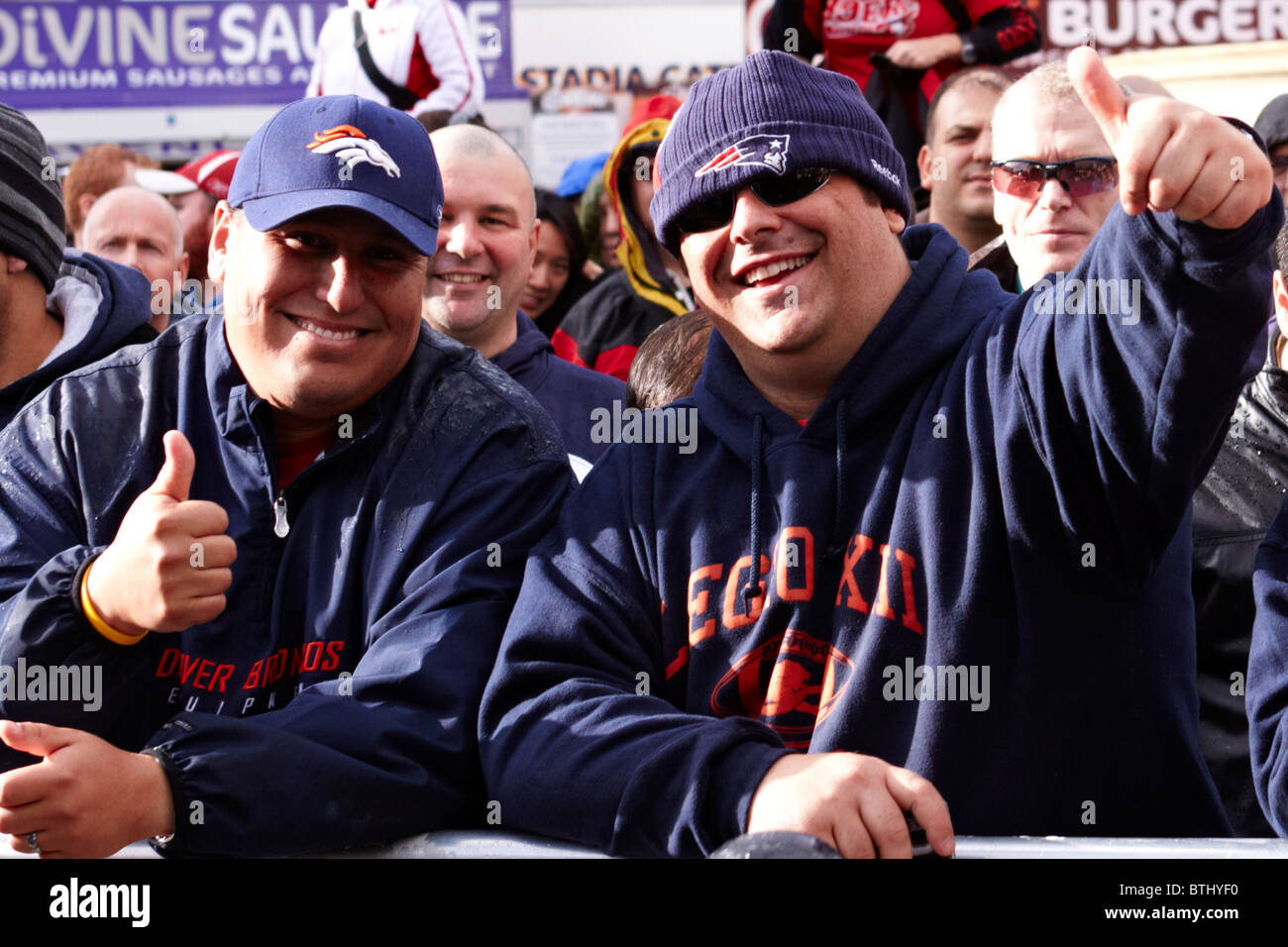 Thumbs up crowd hi-res stock photography and images - Alamy