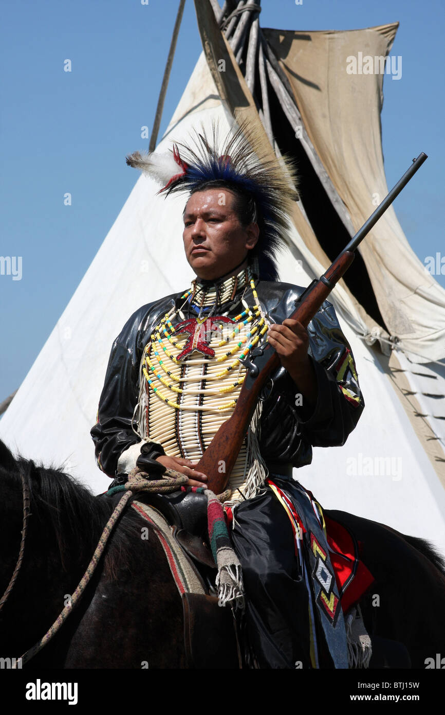 American indian on horseback hi-res stock photography and images - Alamy