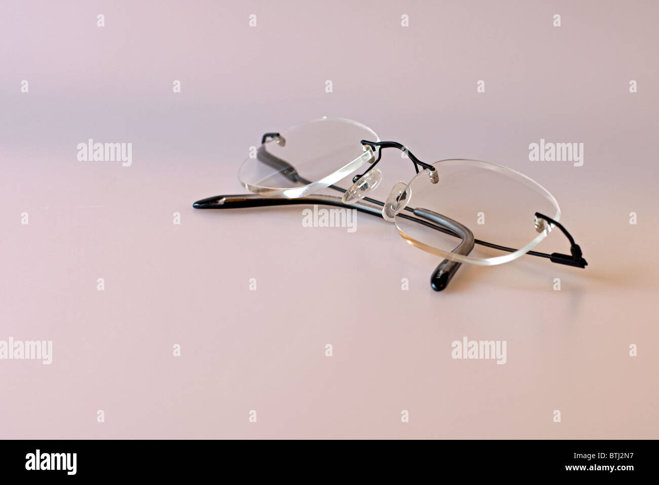 Rimless glasses hi-res stock photography and images - Alamy