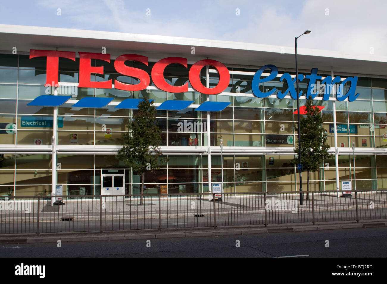 Tesco Extra Supermarket Store, Slough, Berkshire Stock Photo - Alamy
