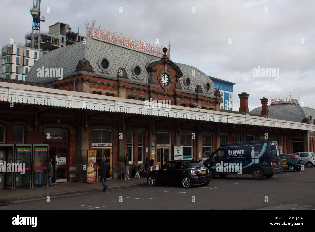 Slough railway station hi-res stock photography and images - Alamy
