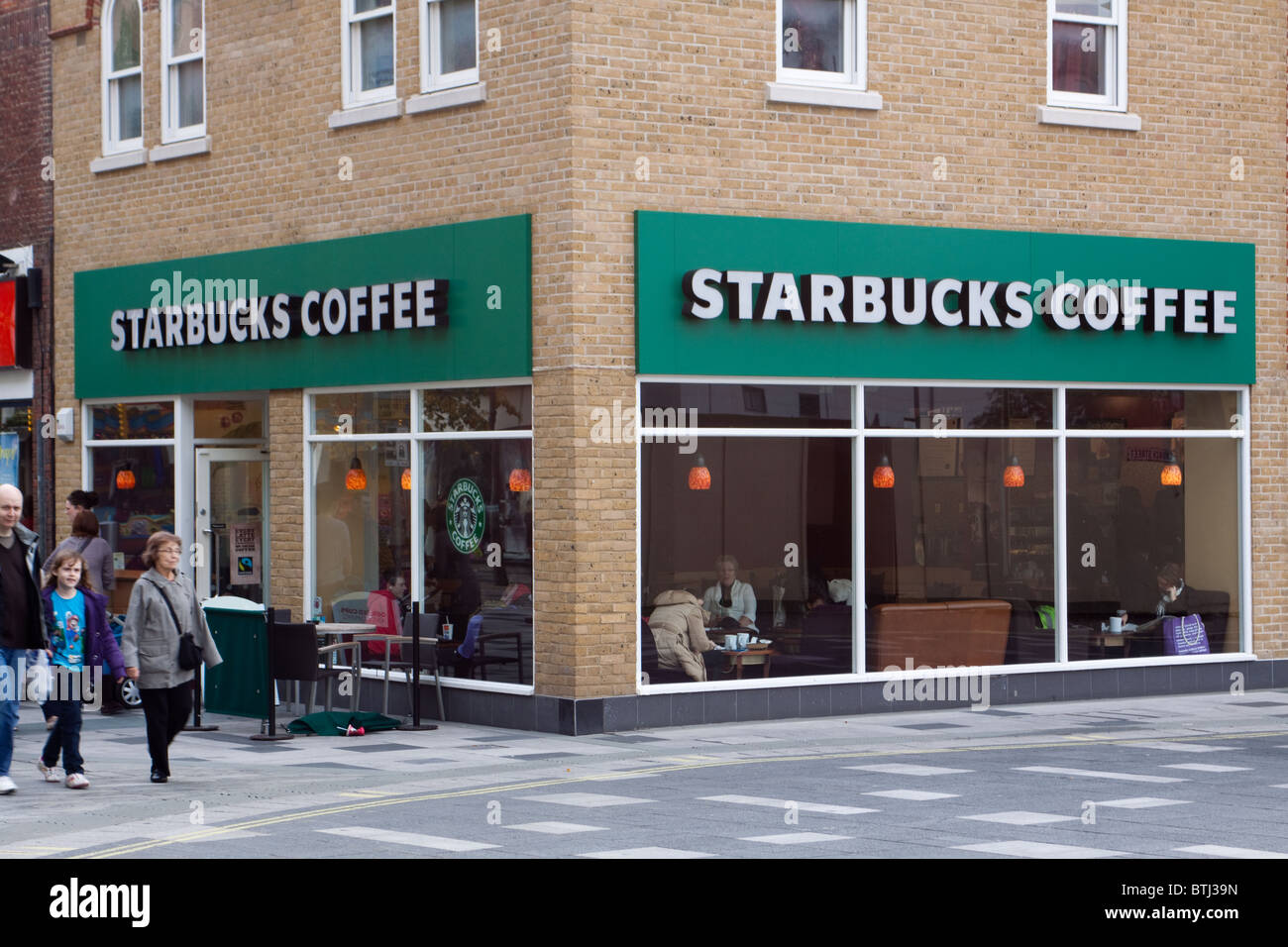 Starbucks Coffee Shop, Slough, Berkshire Stock Photo - Alamy