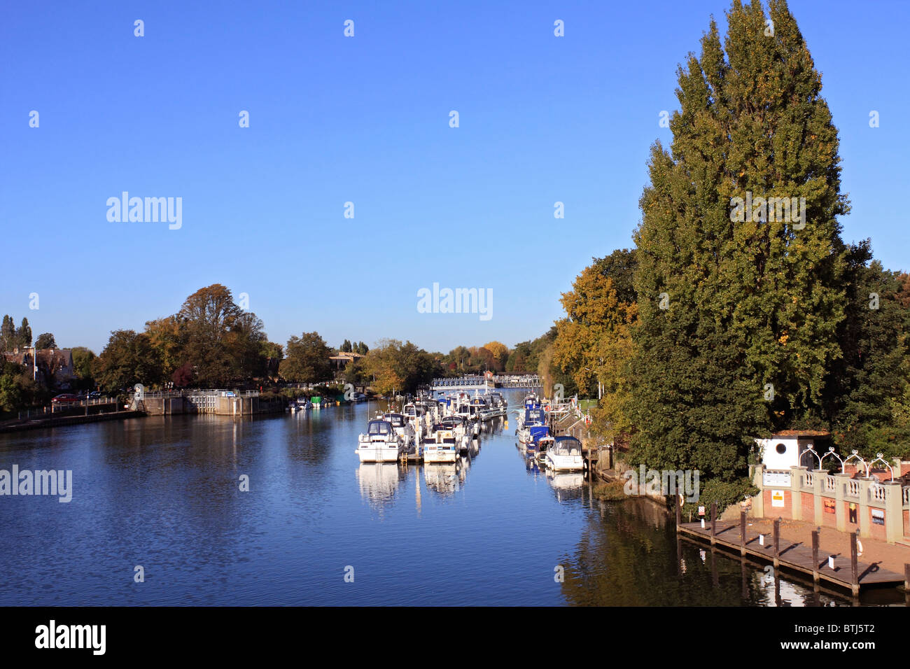 Boats moored at Hampton Court Bridge on the River Thames at Molesey ...