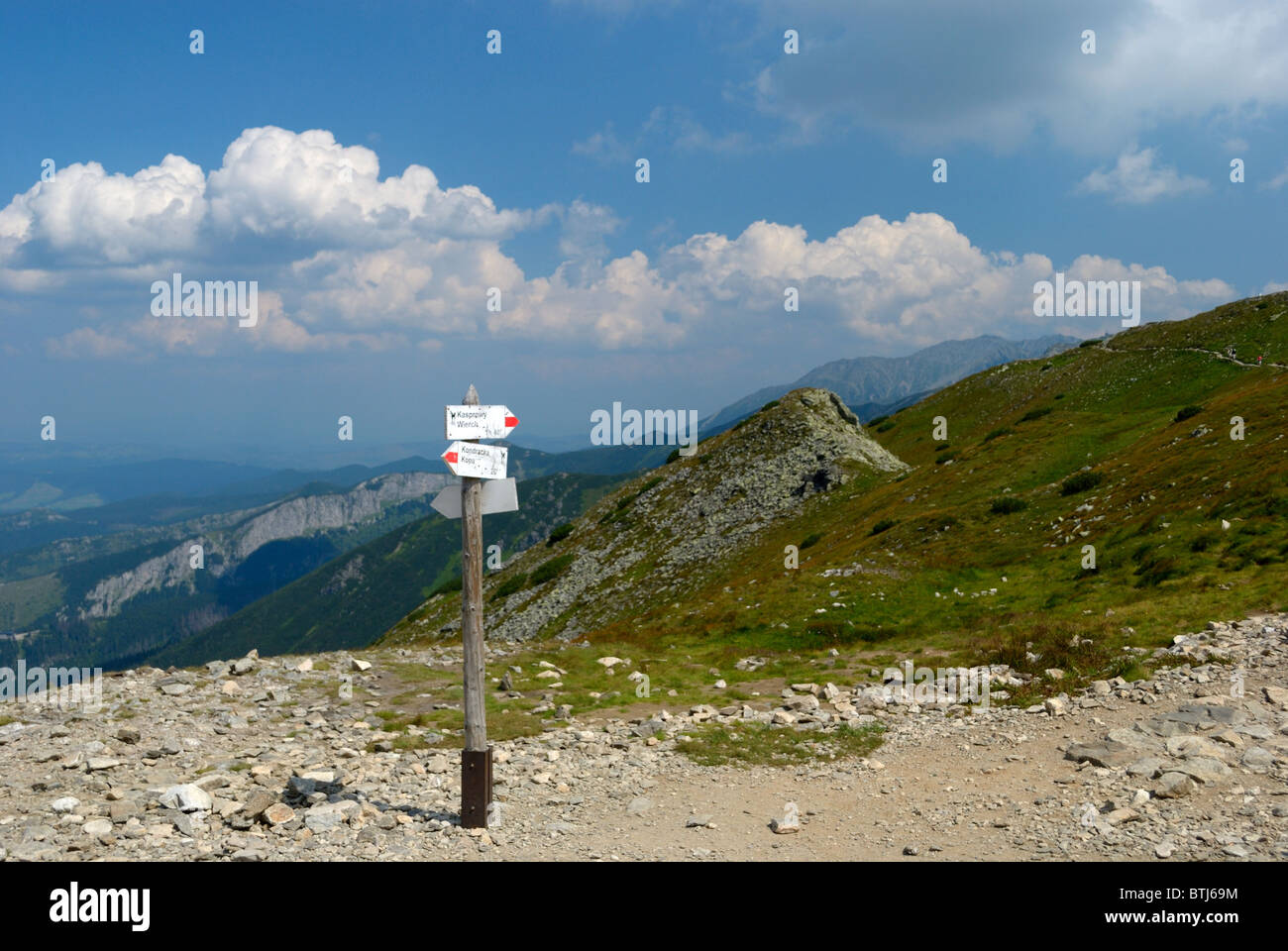 Signpost on a hiking trail Stock Photo - Alamy