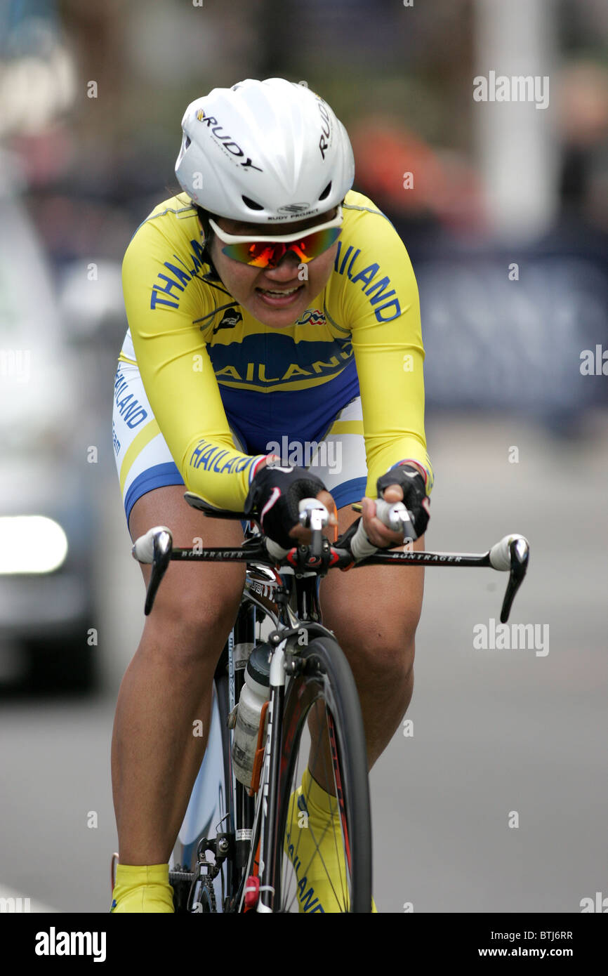 Monrudee Chapookham of Thailand racing to the finish in the Elite Women's Time Trial Stock Photo ...