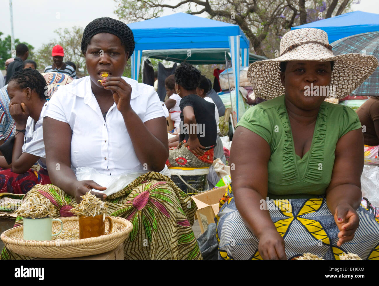 Stallholders at a street market in Bulawayo, Zimbabwe Stock Photo - Alamy