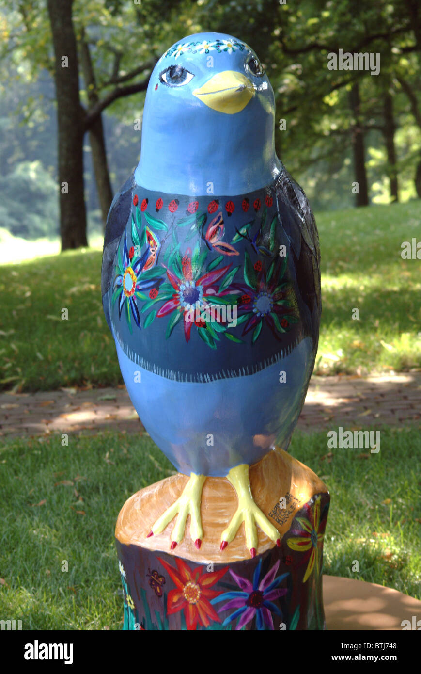 Statue of a bird Stock Photo - Alamy