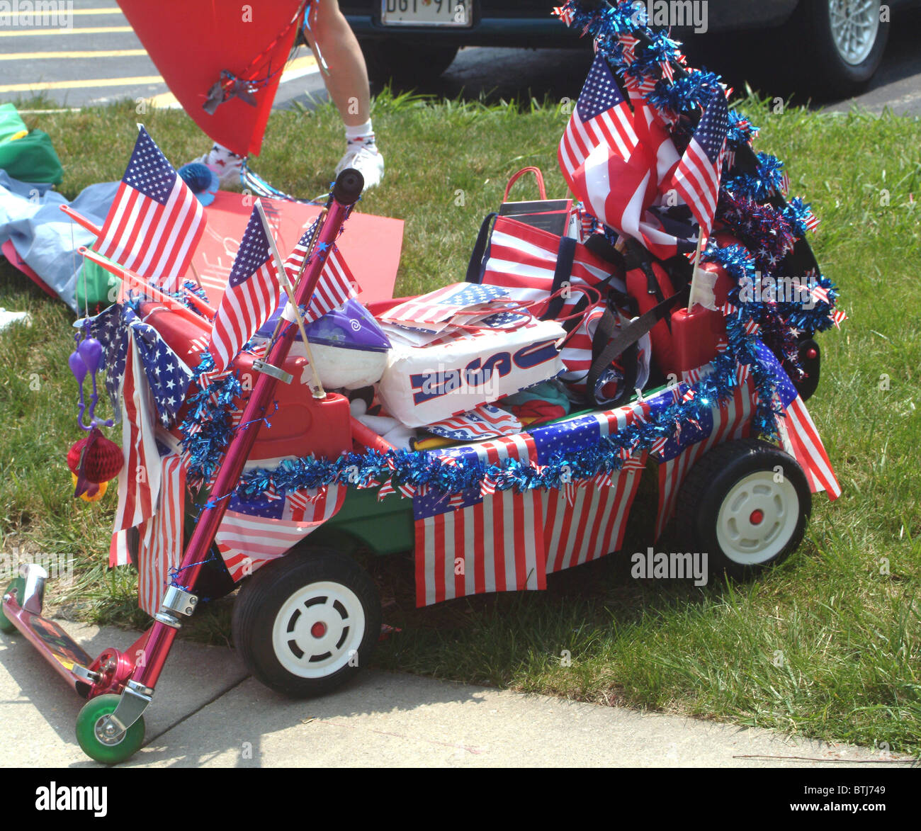 patriotic wagon and scooter Stock Photo - Alamy