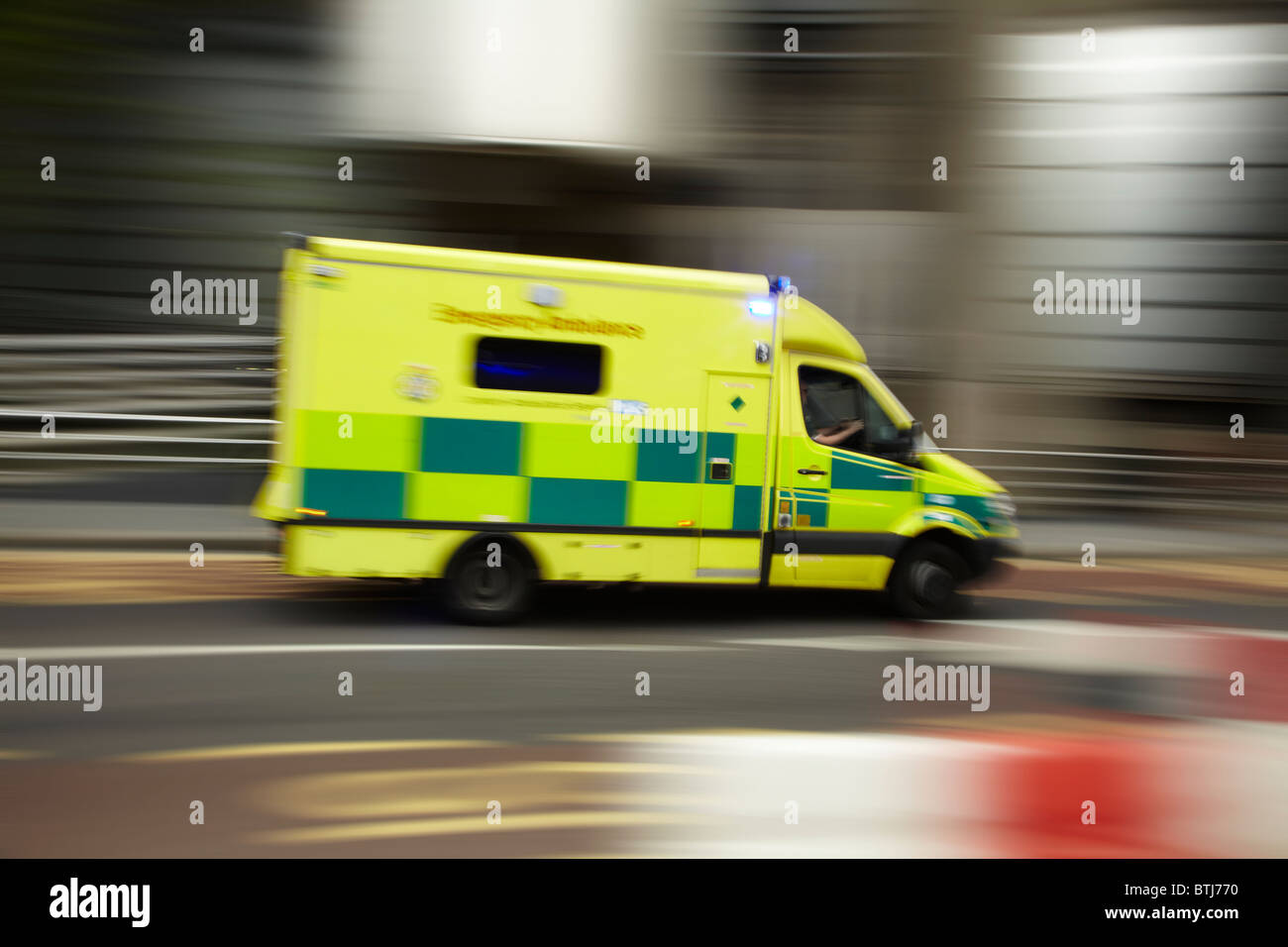 Uk ambulance hi-res stock photography and images - Alamy